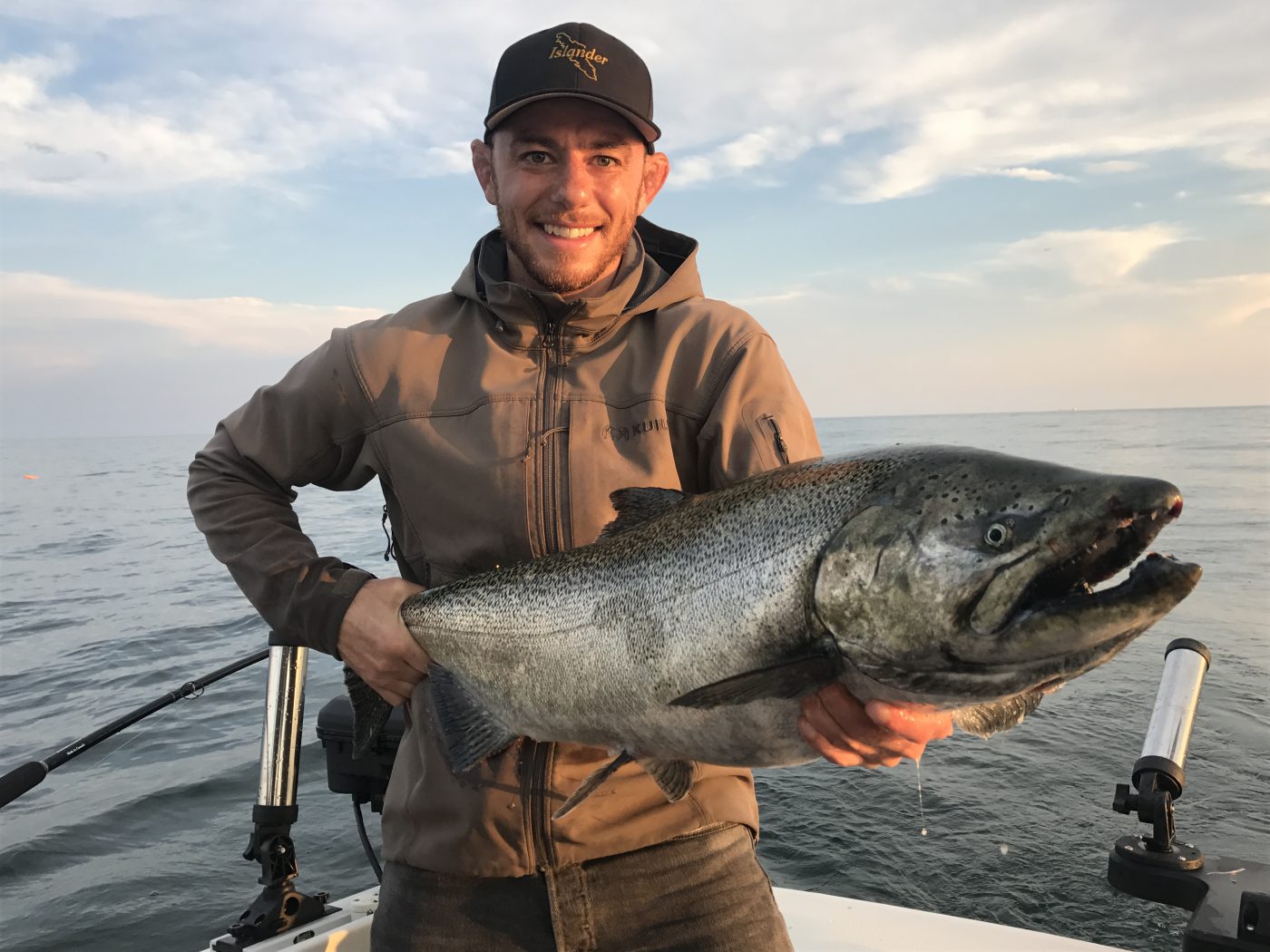 Slamming salmon: mid-summer chinook action on Lake Ontario • Outdoor Canada