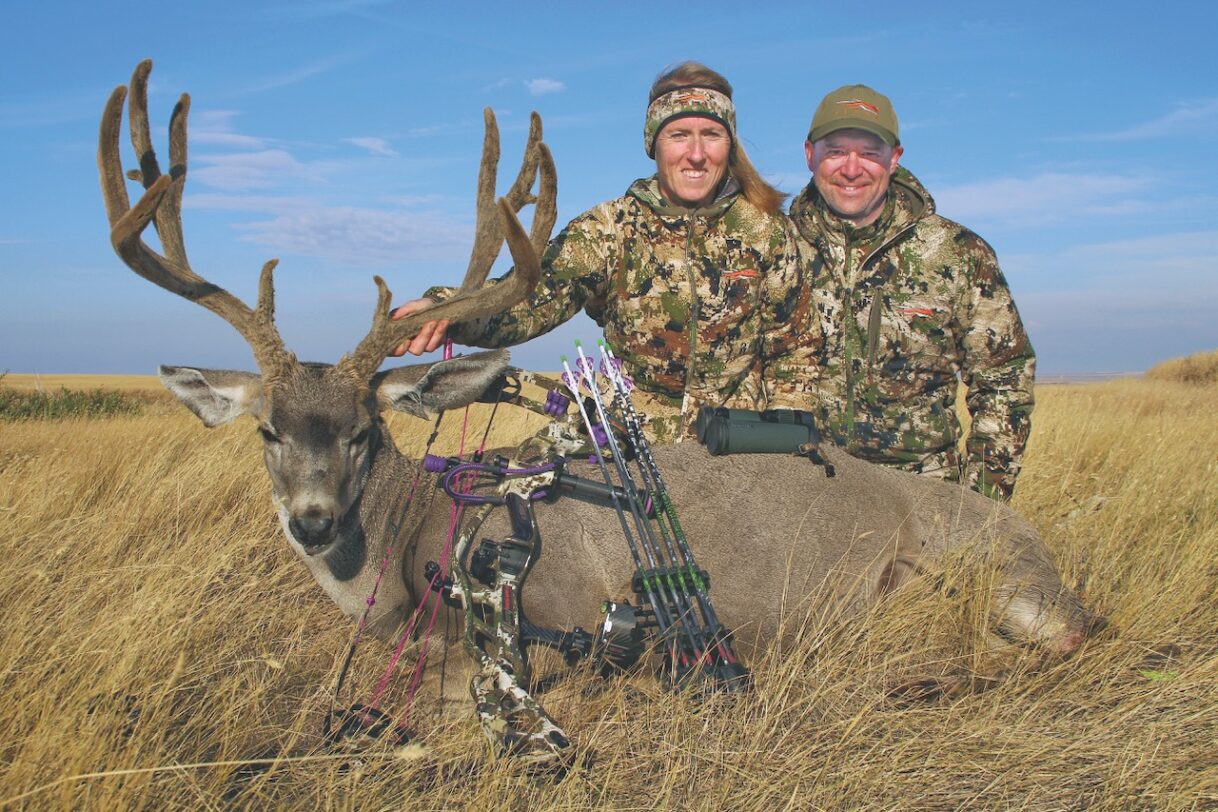 6 key bowhunting tips for spotting and stalking mule deer • Outdoor Canada